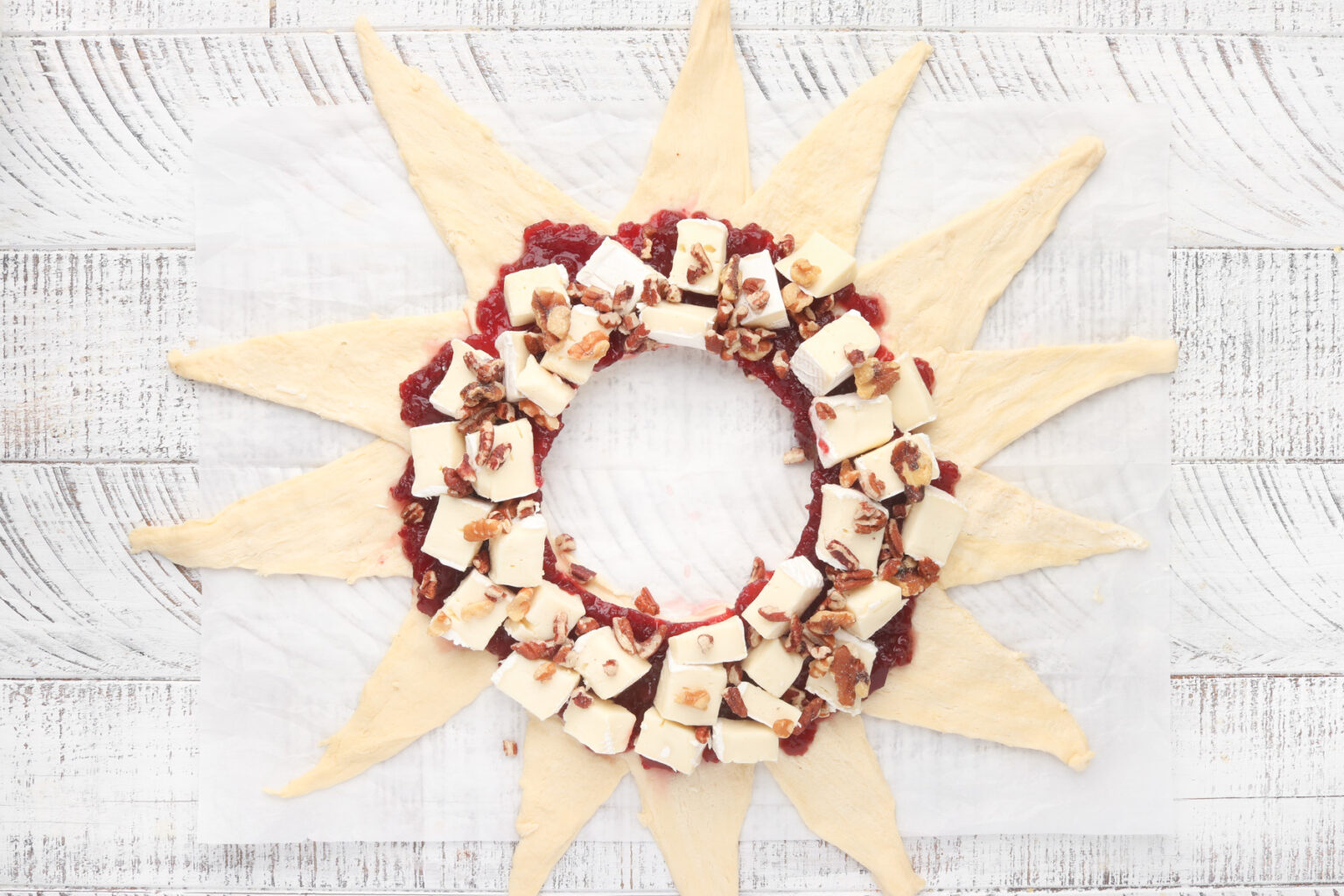 Cranberry and Brie Wreath (Easy Holiday Appetizer)